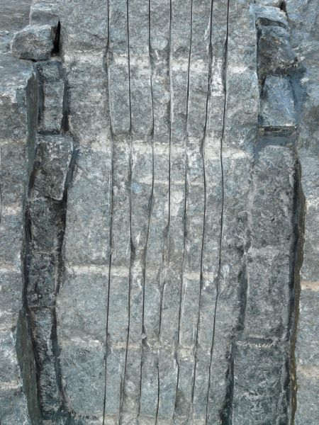 grey stone with cuts 0026 - Texturelib