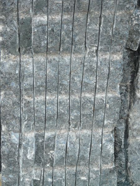 grey stone with cuts 0026 - Texturelib