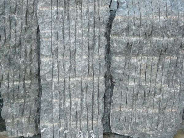 grey stone with cuts 0026 - Texturelib