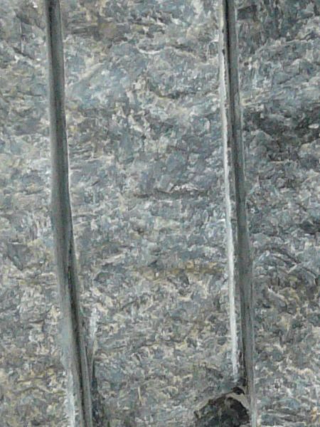 grey stone with cuts 0026 - Texturelib